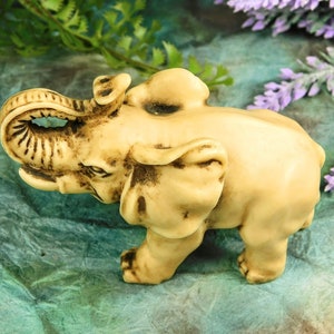 Little Elephant Figurine in Sculpted Resin, Vintage Elephant Figurine ...