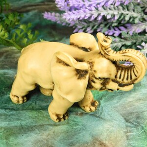 Little Elephant Figurine in Sculpted Resin, Vintage Elephant Figurine ...