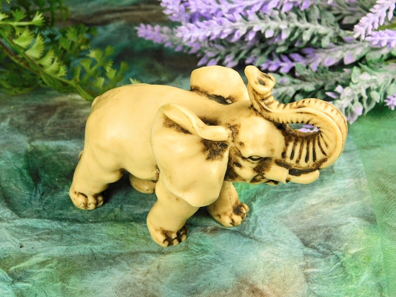 Little Elephant Figurine in Sculpted Resin Vintage Elephant - Etsy