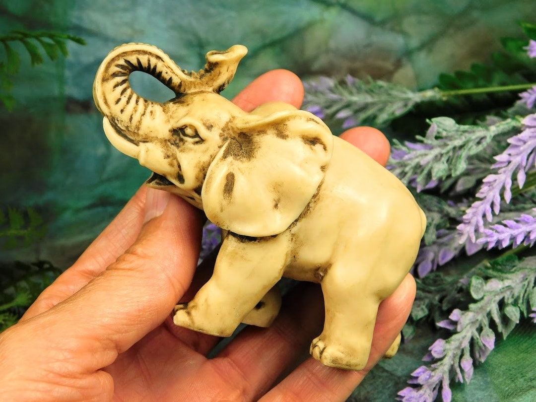 Little Elephant Figurine in Sculpted Resin, Vintage Elephant Figurine ...