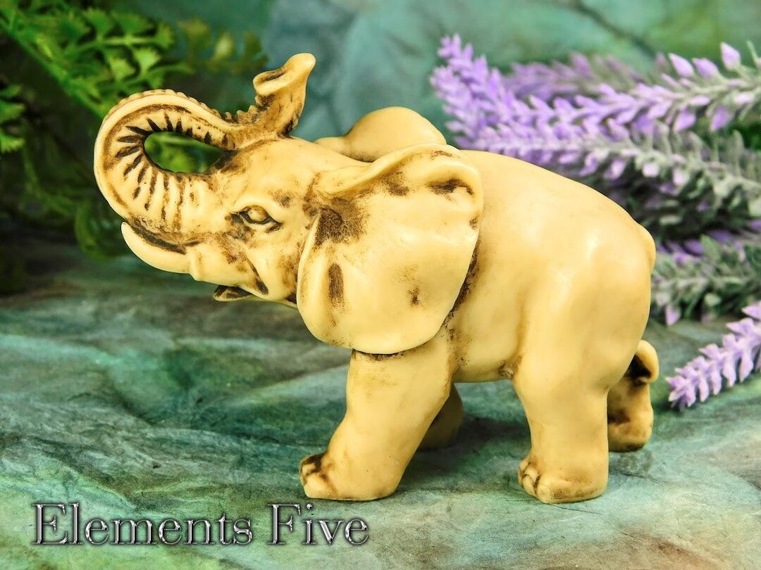 Little Elephant Figurine in Sculpted Resin, Vintage Elephant Figurine ...
