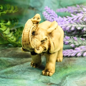 Little Elephant Figurine in Sculpted Resin, Vintage Elephant Figurine ...