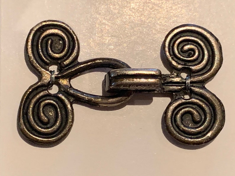 Sweater Pins: Curl Locking Clip in Pewter Gunmetal or Antique - Etsy