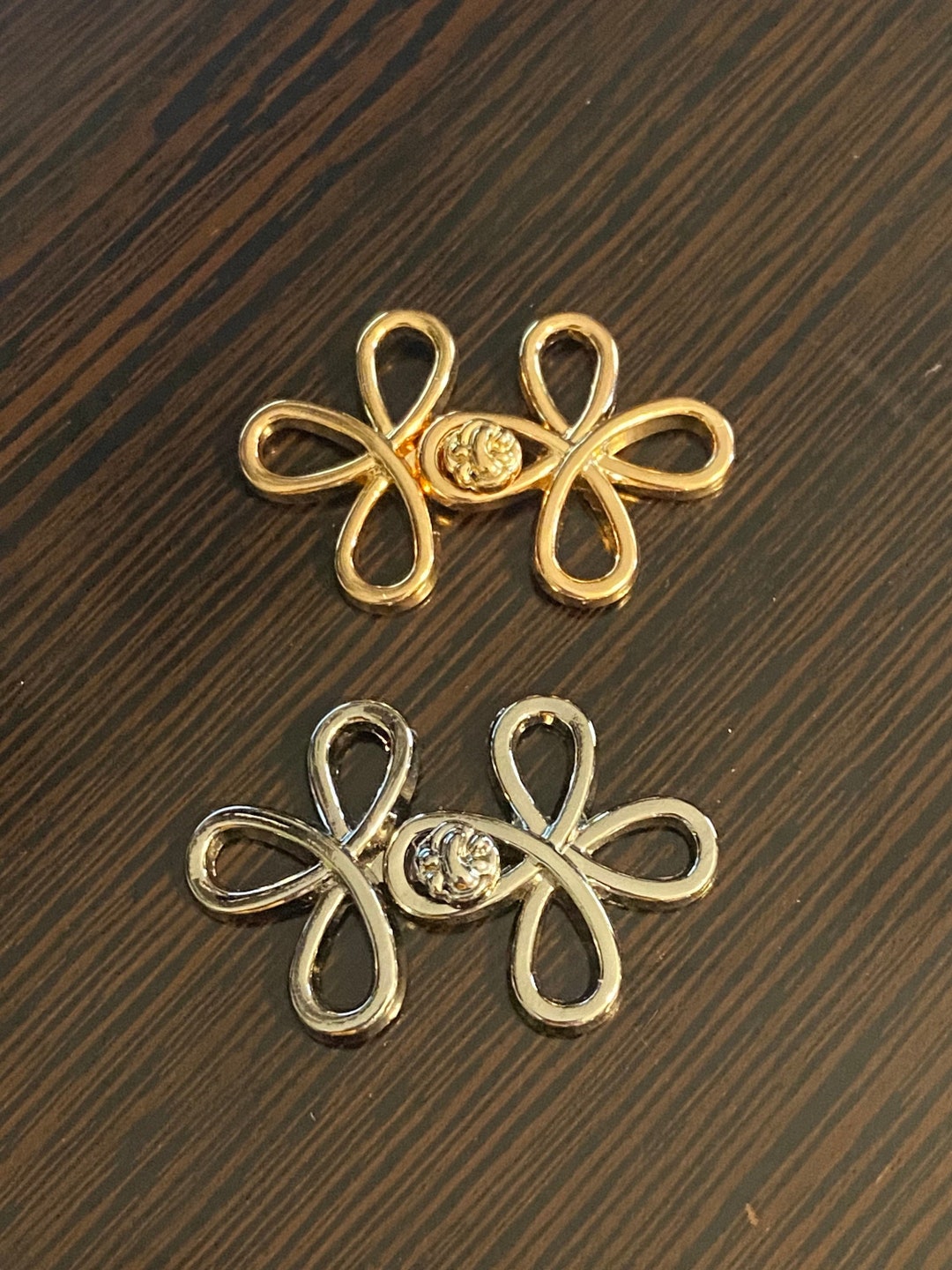 Sweater Clips or Cloak Clips: Loop Locking Clip in Gold or - Etsy Singapore