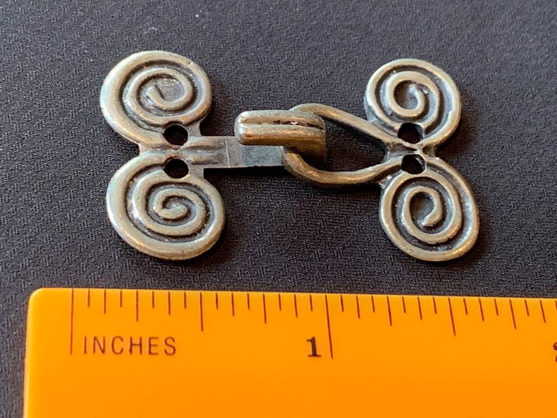 Sweater Pins: Curl Locking Clip in Pewter Gunmetal or Antique - Etsy