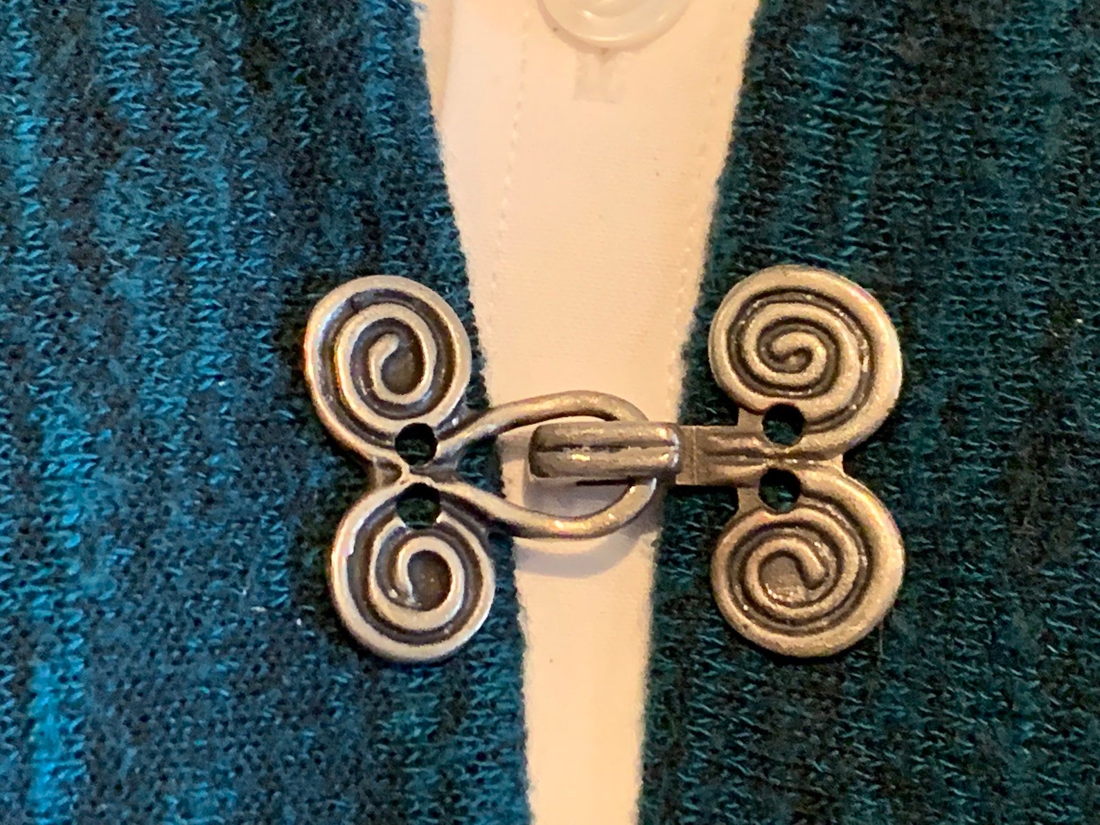 Sweater Pins: Curl Locking Clip in Pewter Gunmetal or Antique - Etsy