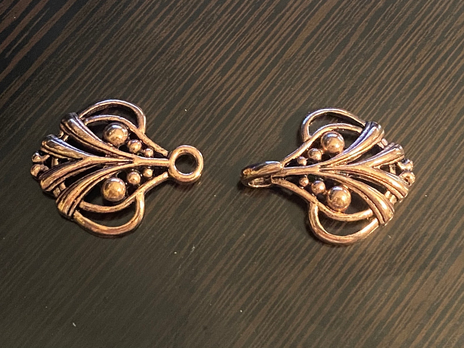 Cloak Clips Sweater Clips: Fan Style Locking Clip in Three | Etsy