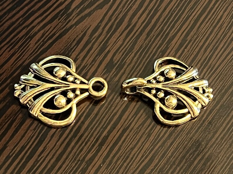 Cloak Clips Sweater Clips: Fan Style Locking Clip in Four - Etsy