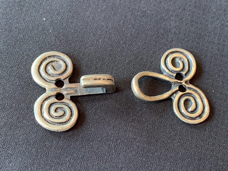 Sweater Pins: Curl Locking Clip in Pewter Gunmetal or Antique - Etsy