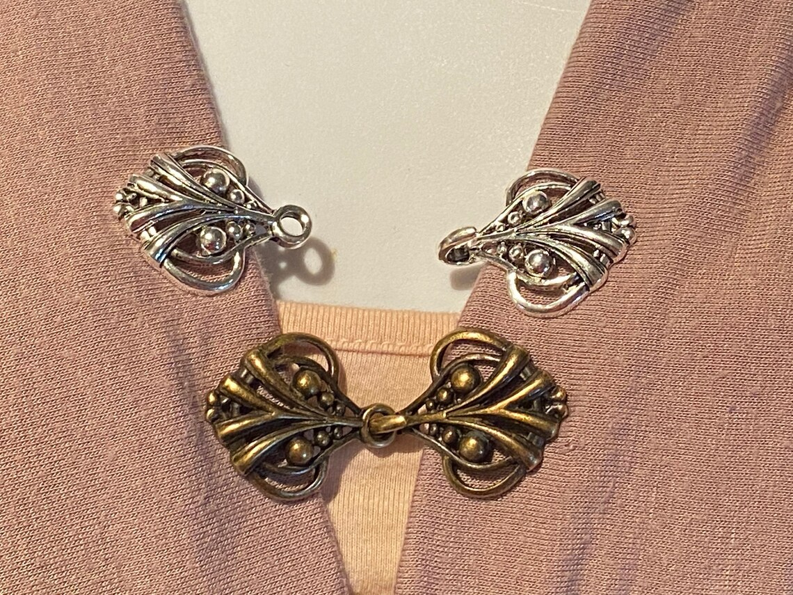 Cloak Clips Sweater Clips: Fan Style Locking Clip in Four - Etsy