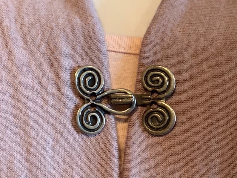 Sweater Pins: Curl Locking Clip in Pewter Gunmetal or Antique - Etsy