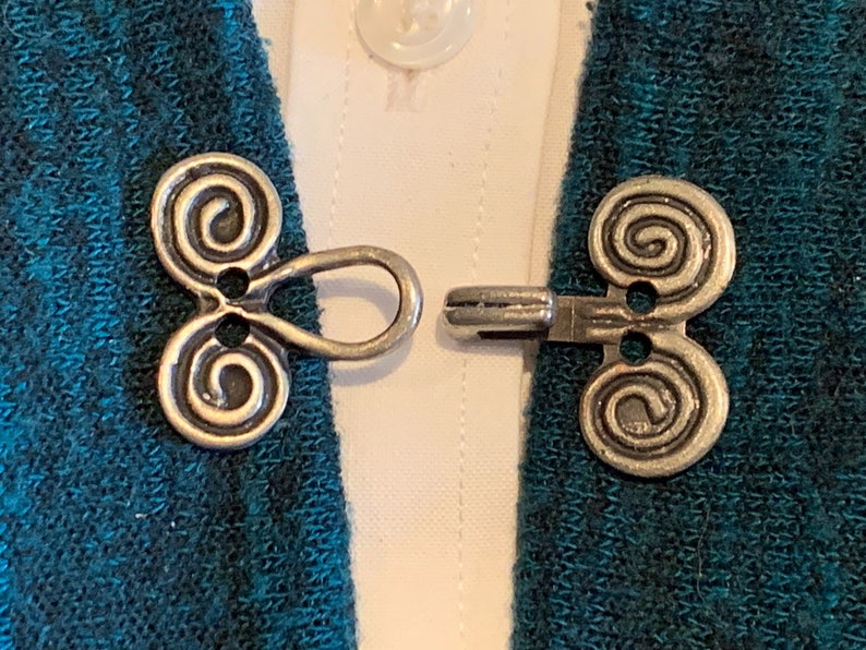 Sweater Pins: Curl Locking Clip in Pewter Gunmetal or Antique - Etsy