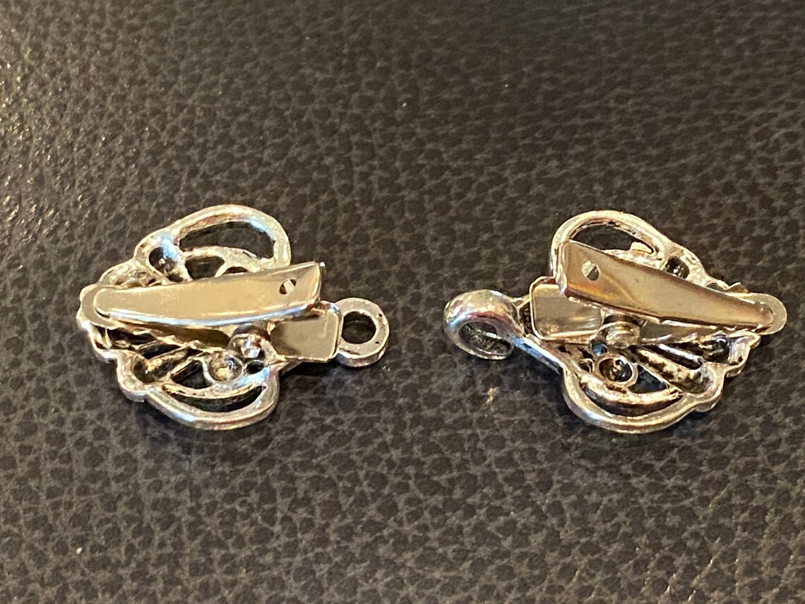 Cloak Clips Sweater Clips: Fan Style Locking Clip in Three | Etsy