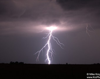A Stunning Lightning Display Lights up an Oklahoma Sky photo | Etsy
