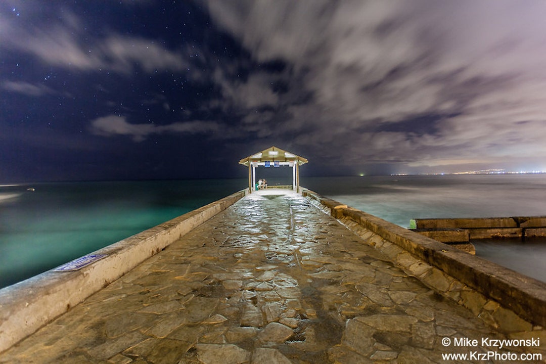 Waikiki Stone Pier at Night in Honolulu, Oahu, Hawaii Photo Picture ...