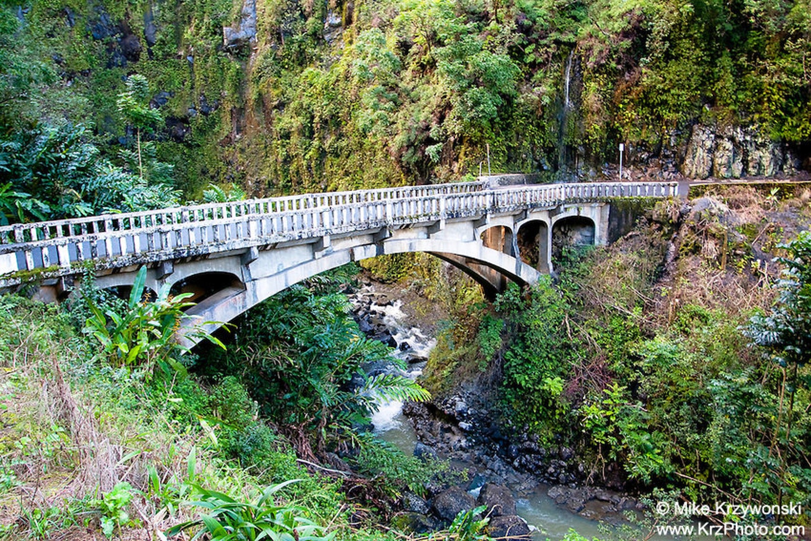 Historic Narrow Bridge on the Famous Road to Hana, Maui in Hawaii Photo ...