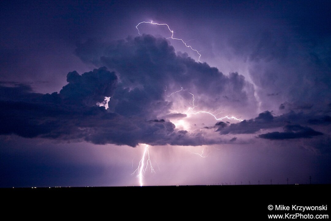 A Stunning Lightning Display Lights up an Oklahoma Sky Photo Picture ...
