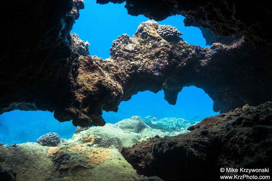 Underwater Cave at Shark's Cove on the North Shore of Oahu, Hawaii ...