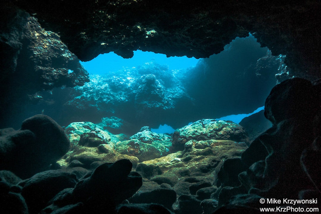 Underwater Cave at Shark's Cove on the North Shore of Oahu, Hawaii ...