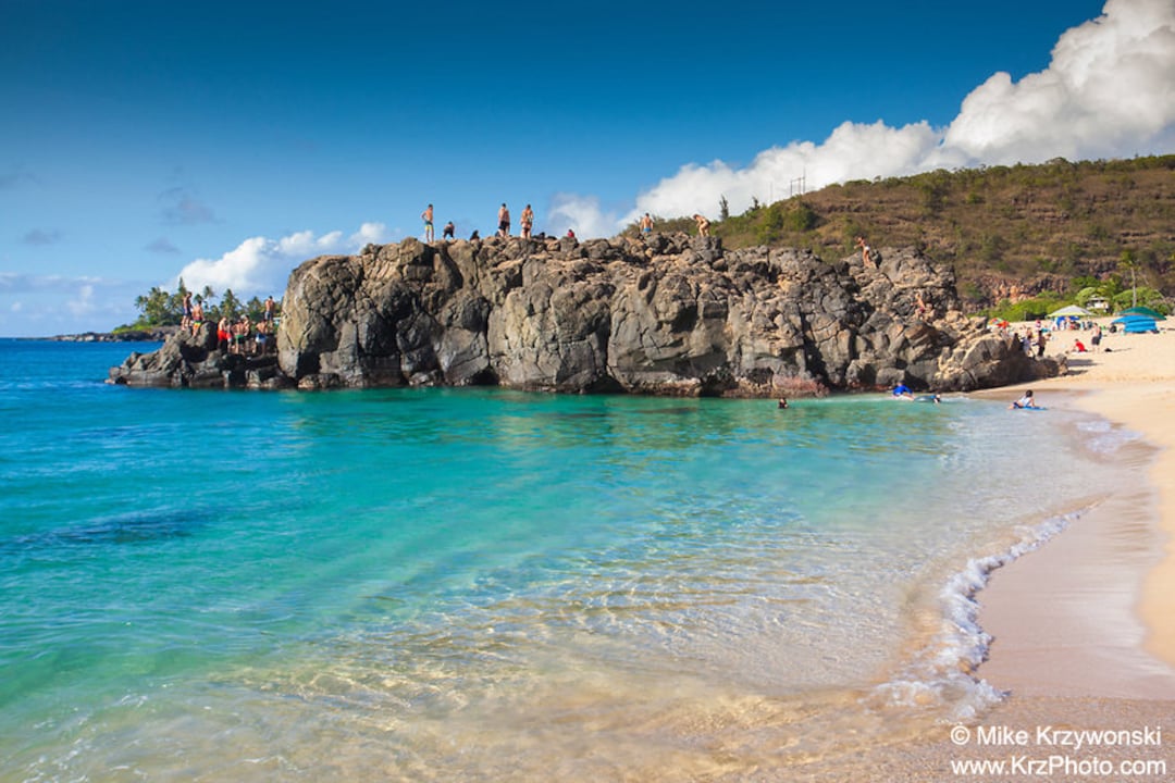 Famous Jump Rock at Waimea Bay on the North Shore of Oahu in Hawaii ...