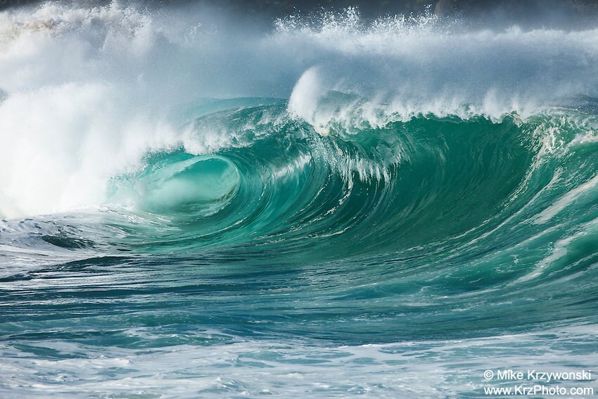 Pretty Hollow Wave Breaking at Waimea Bay Shorebreak on the North Shore ...