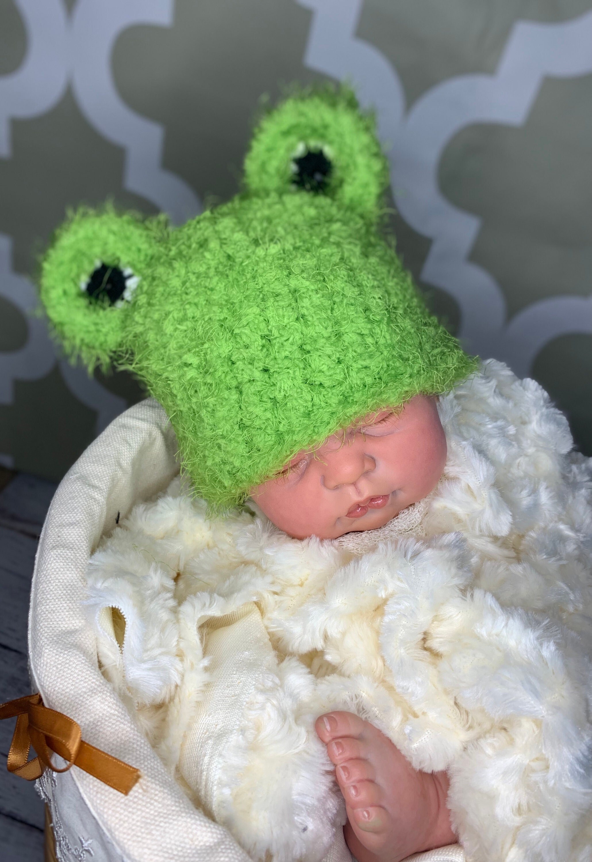 Fuzzy and Soft Frog Crocheted Hat With Diaper Cover Photography Prop, 0 ...