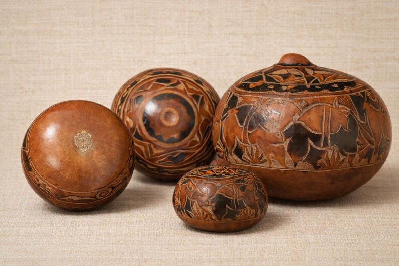 Vintage Peruvian Mate Burilado 1978 — Valle del Mantaro Folk Art — Hand ...