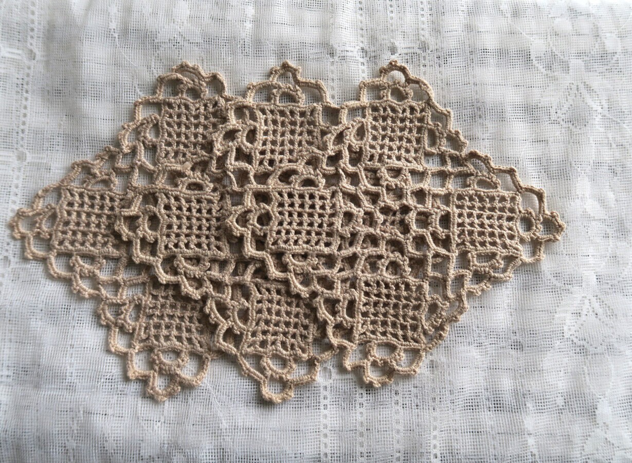 Set of 3 vintage hand made crochet cloth mat doilies doily beautiful ...