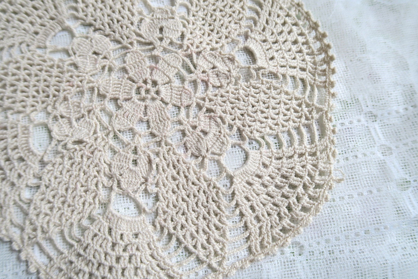 Doilies Vintage Table Decor Vintage Kitchen Round Doily Collectable ...