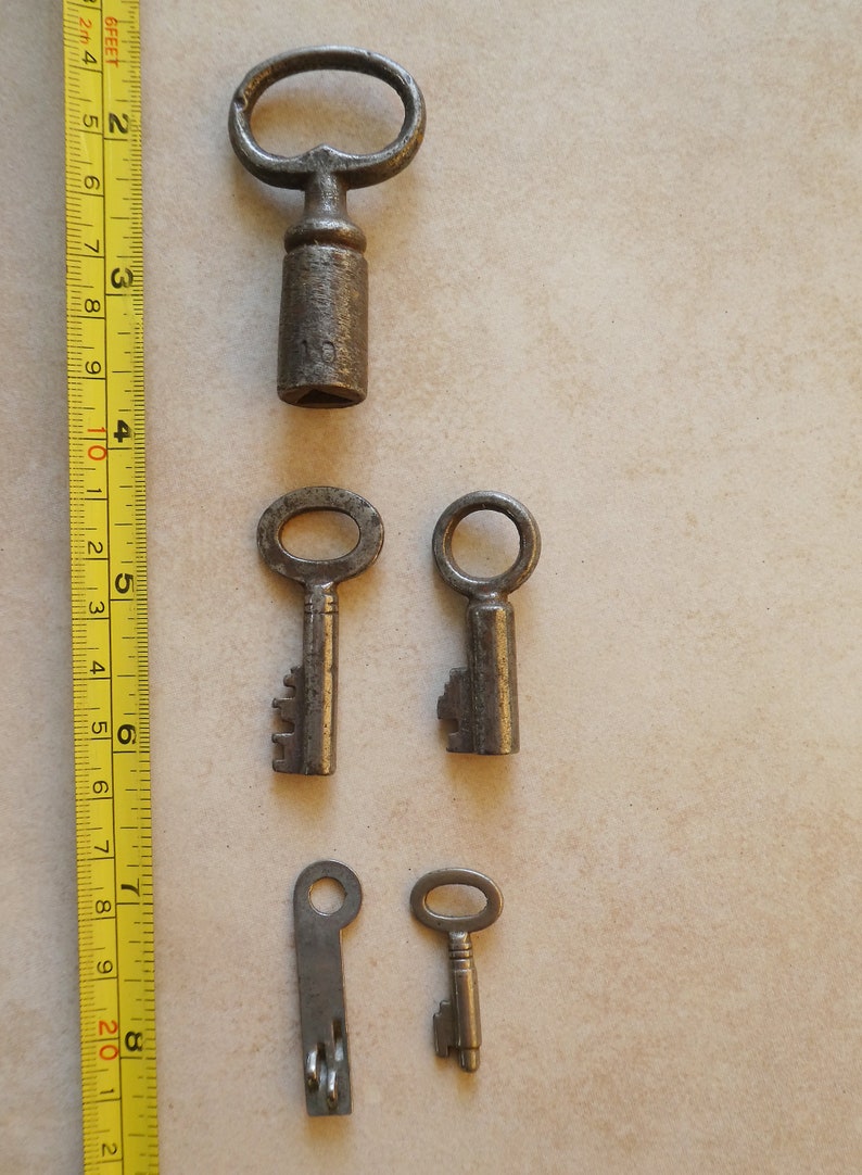 5 Small Vintage Keys, Antique Steel Key Set, Mini Collectible Steel ...