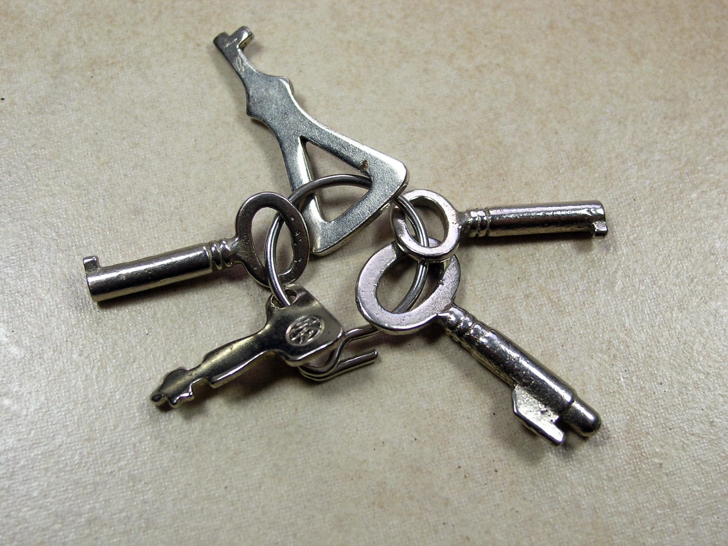 5 Small Vintage Keys, Miniature Antique Keys, Mini Collectible Steel ...