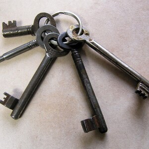 Vintage Skeleton Key Lot, Set of 5 Collectible European Keys, Steampunk ...