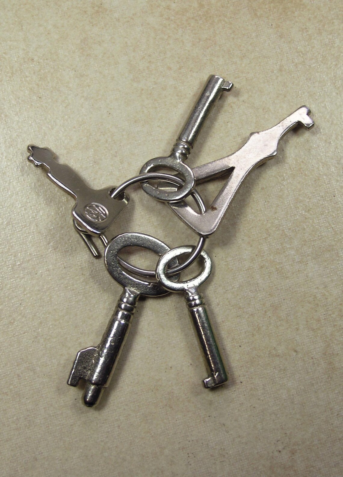 5 Small Vintage Keys, Miniature Antique Keys, Mini Collectible Steel ...