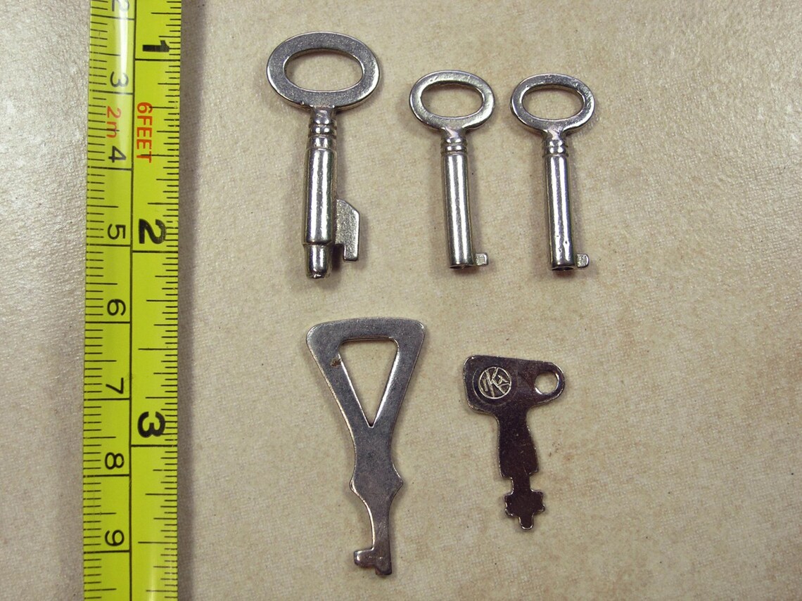 5 Small Vintage Keys, Miniature Antique Keys, Mini Collectible Steel ...