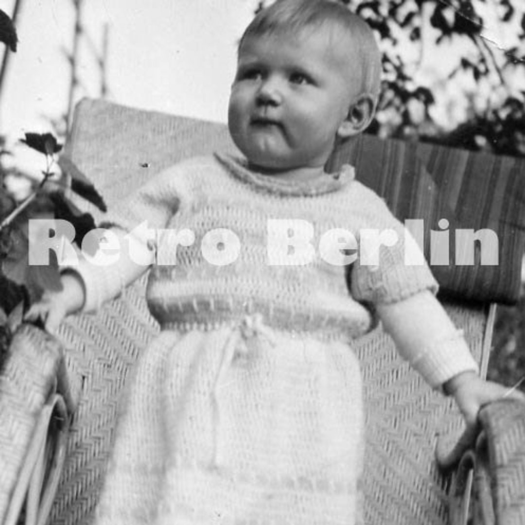 Vintage Baby Photo 1920s, Baby on Chair Photo, Collector Photo From ...