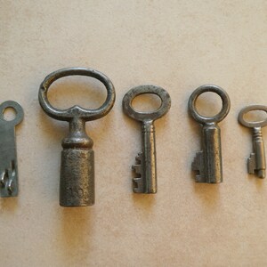 5 Small Vintage Keys, Antique Steel Key Set, Mini Collectible Steel ...