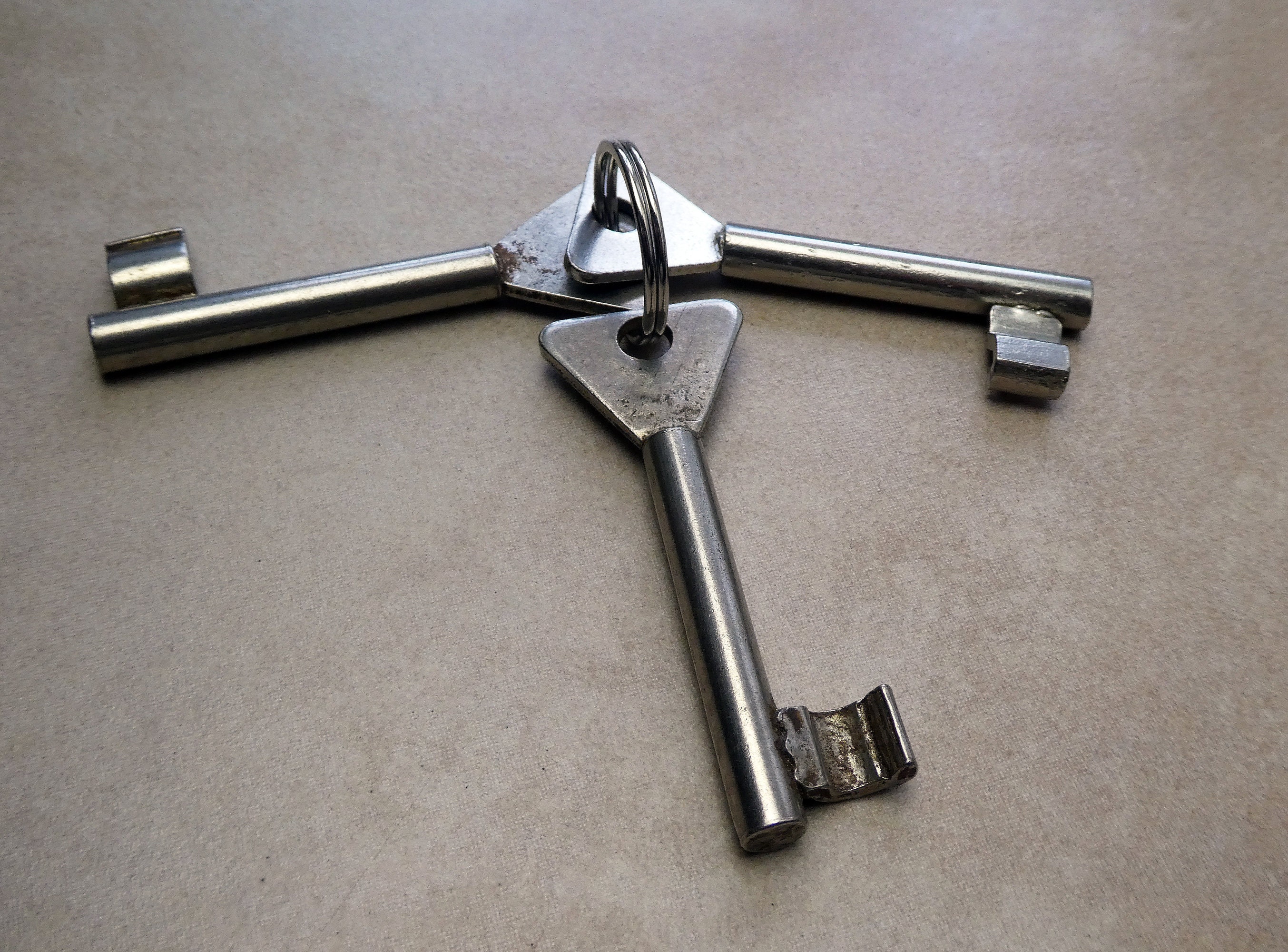 Set of 3 Triangular Vintage Keys, Steel Collectible Door Keys, Antique ...