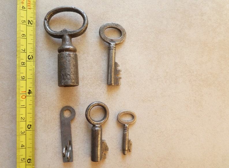 5 Small Vintage Keys, Antique Steel Key Set, Mini Collectible Steel ...