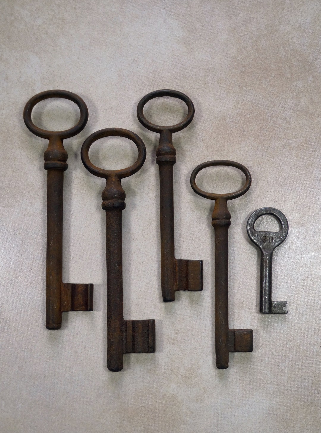 5 Vintage Steel Skeleton Keys, Lot of 5 Large Rusty Antique Skeleton ...