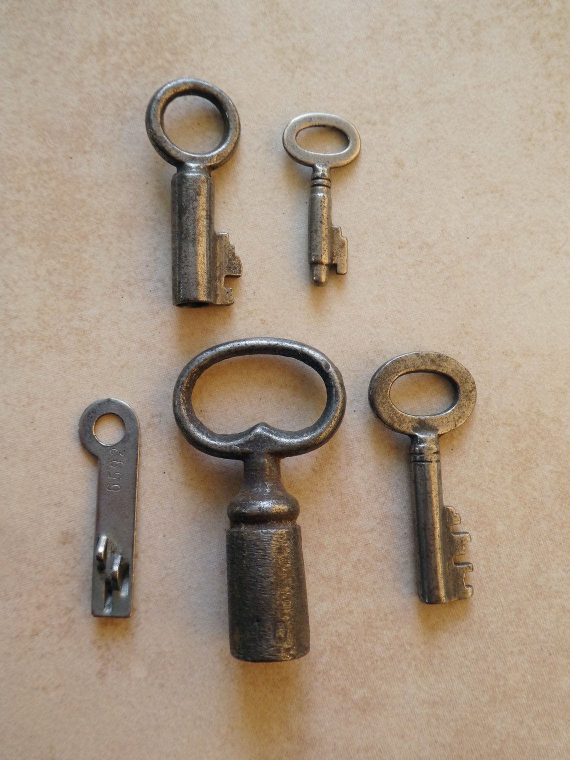 5 Small Vintage Keys, Antique Steel Key Set, Mini Collectible Steel ...
