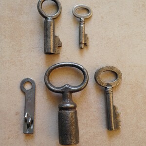 5 Small Vintage Keys, Antique Steel Key Set, Mini Collectible Steel ...
