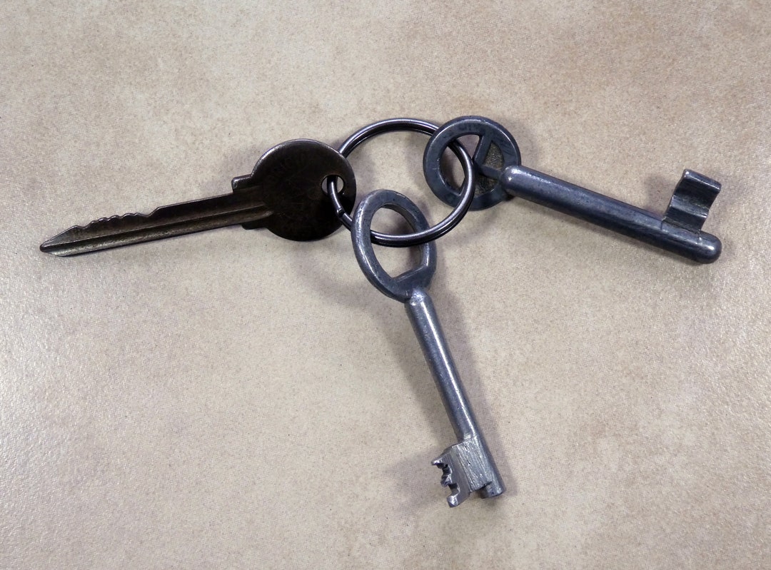 3 Vintage Steel and Aluminum Keys, Set of 3 Collectible Keys, 1 Rusty ...