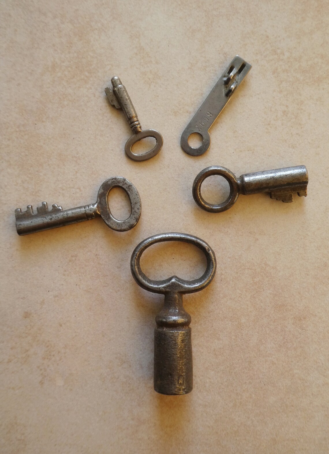 5 Small Vintage Keys, Antique Steel Key Set, Mini Collectible Steel ...
