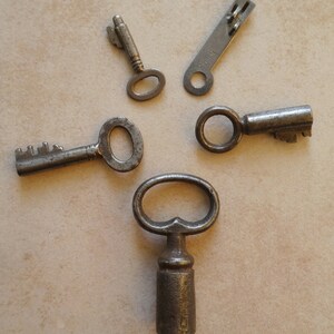 5 Small Vintage Keys, Antique Steel Key Set, Mini Collectible Steel ...