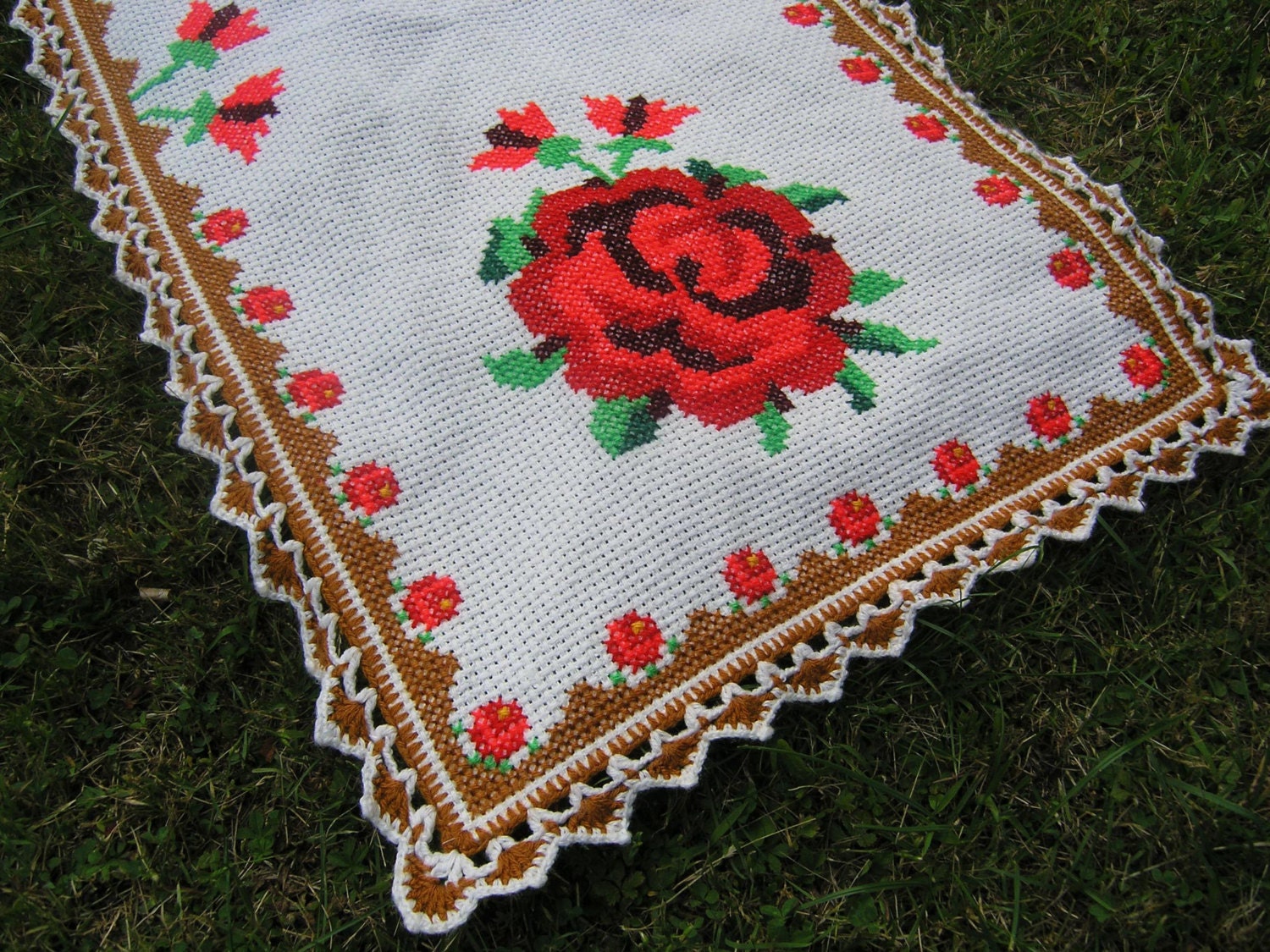 Vintage Table Runner Red Rose Floral Print Needlepoint Table - Etsy