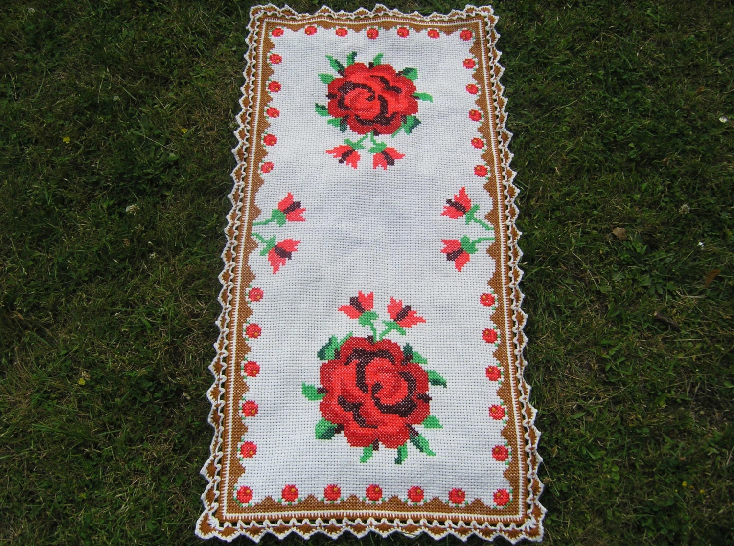 Vintage Table Runner Red Rose Floral Print Needlepoint Table - Etsy