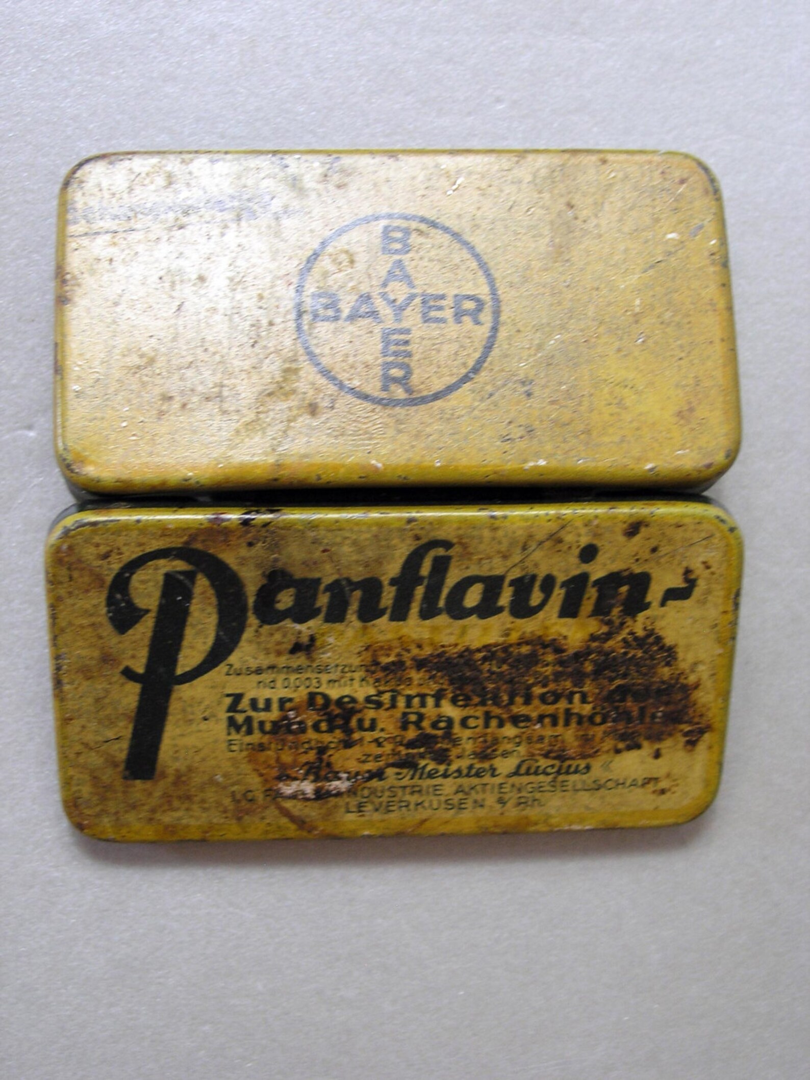 Vintage 1930s -1950s Metal Tablet Box, Metal Pill Holder, Metal ...