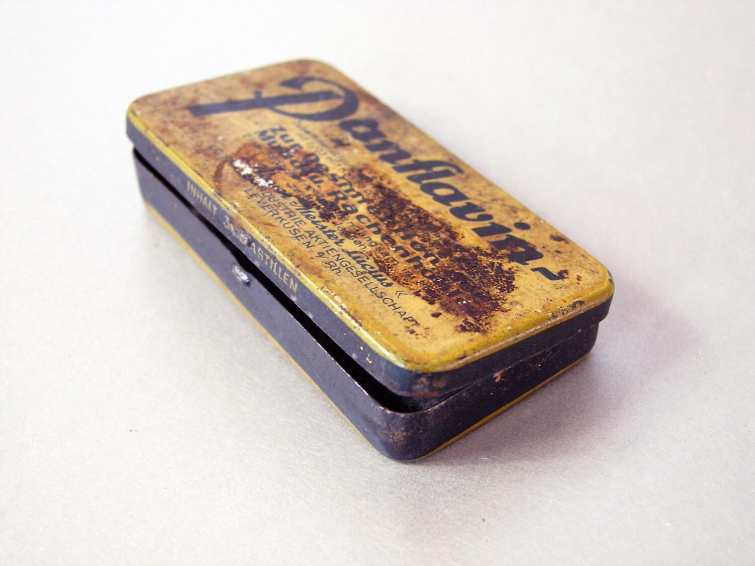 Vintage 1930s -1950s Metal Tablet Box, Metal Pill Holder, Metal ...