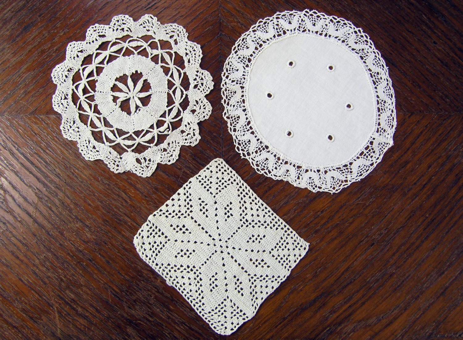 Vintage Lace Dollie Set, 4 Crocheted White Lace Dollies, Vintage Table ...