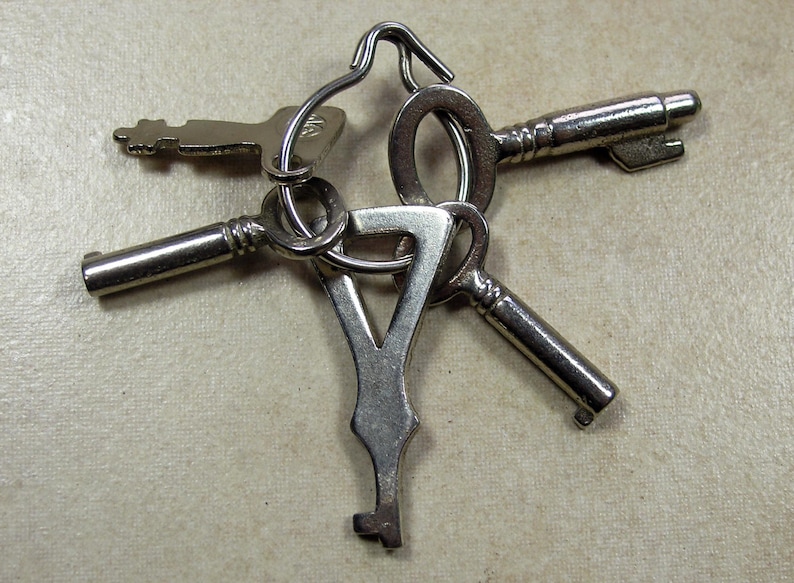 5 Small Vintage Keys, Miniature Antique Keys, Mini Collectible Steel ...